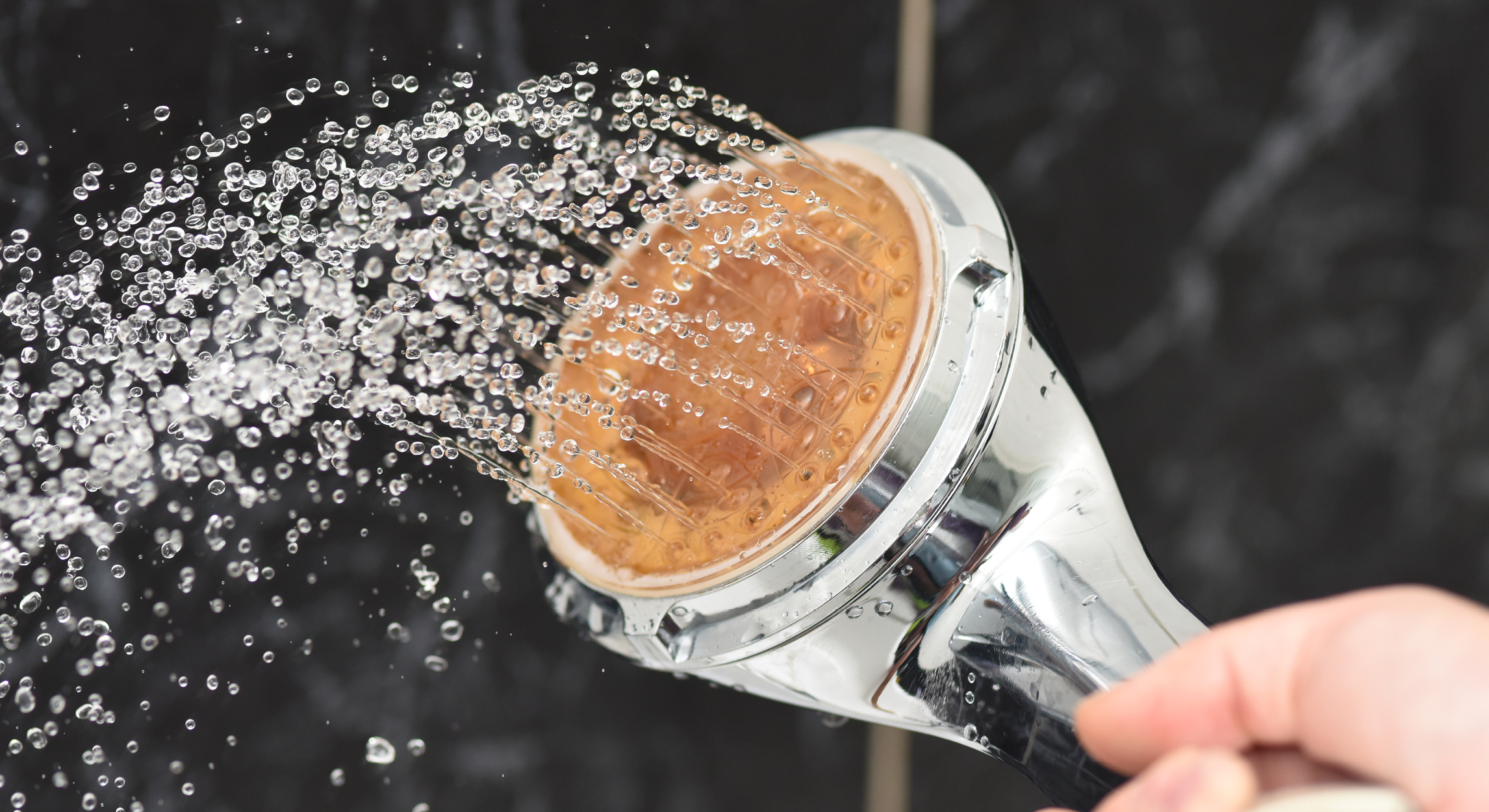 Quels sont les effets de l'eau calcaire sur la peau